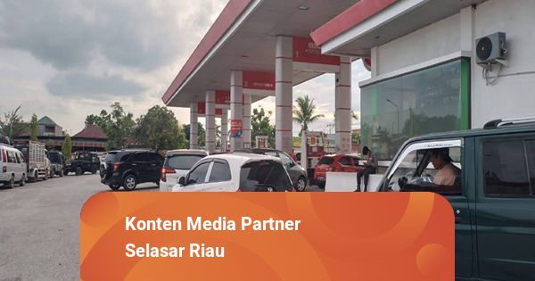SPBU di Pekanbaru Diserbu Pengendara Usai Harga BBM Resmi Naik | kumparan.com